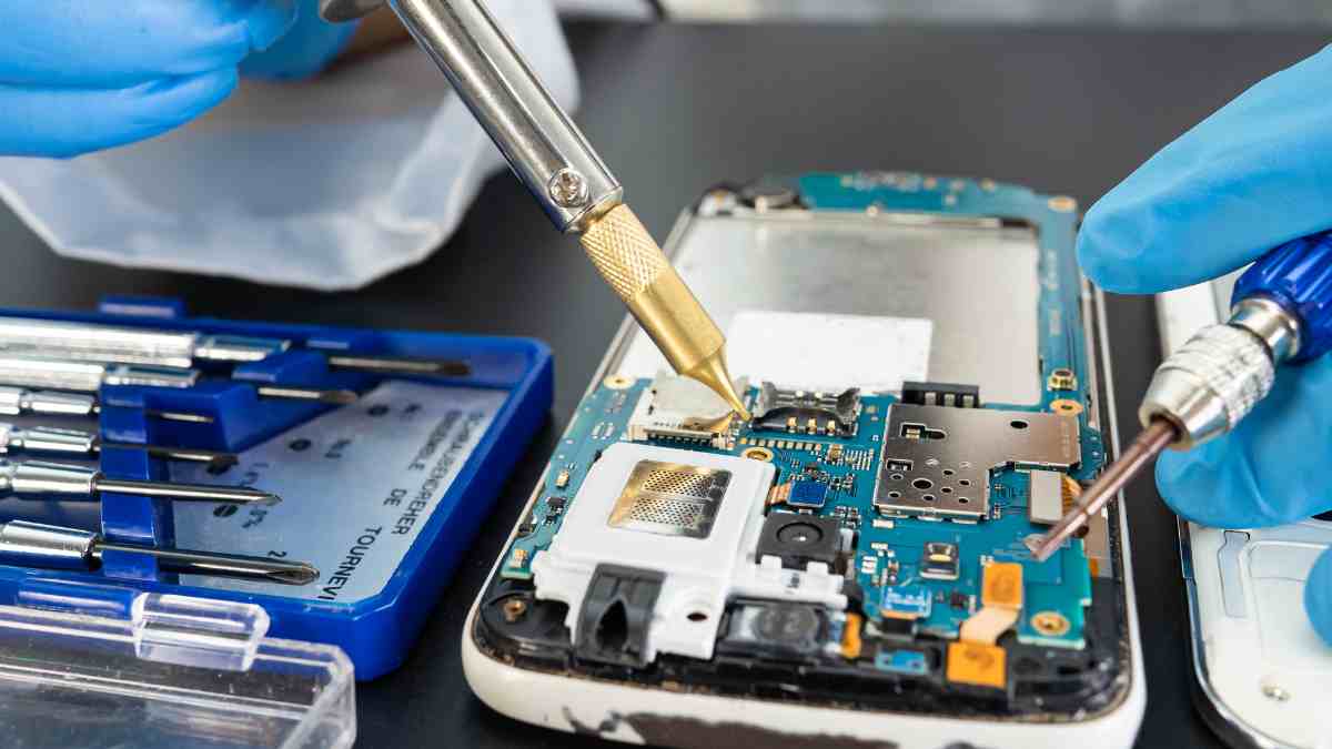 How to Start a Profitable Mobile Phone Repair Business In Nigeria- 2025 ...